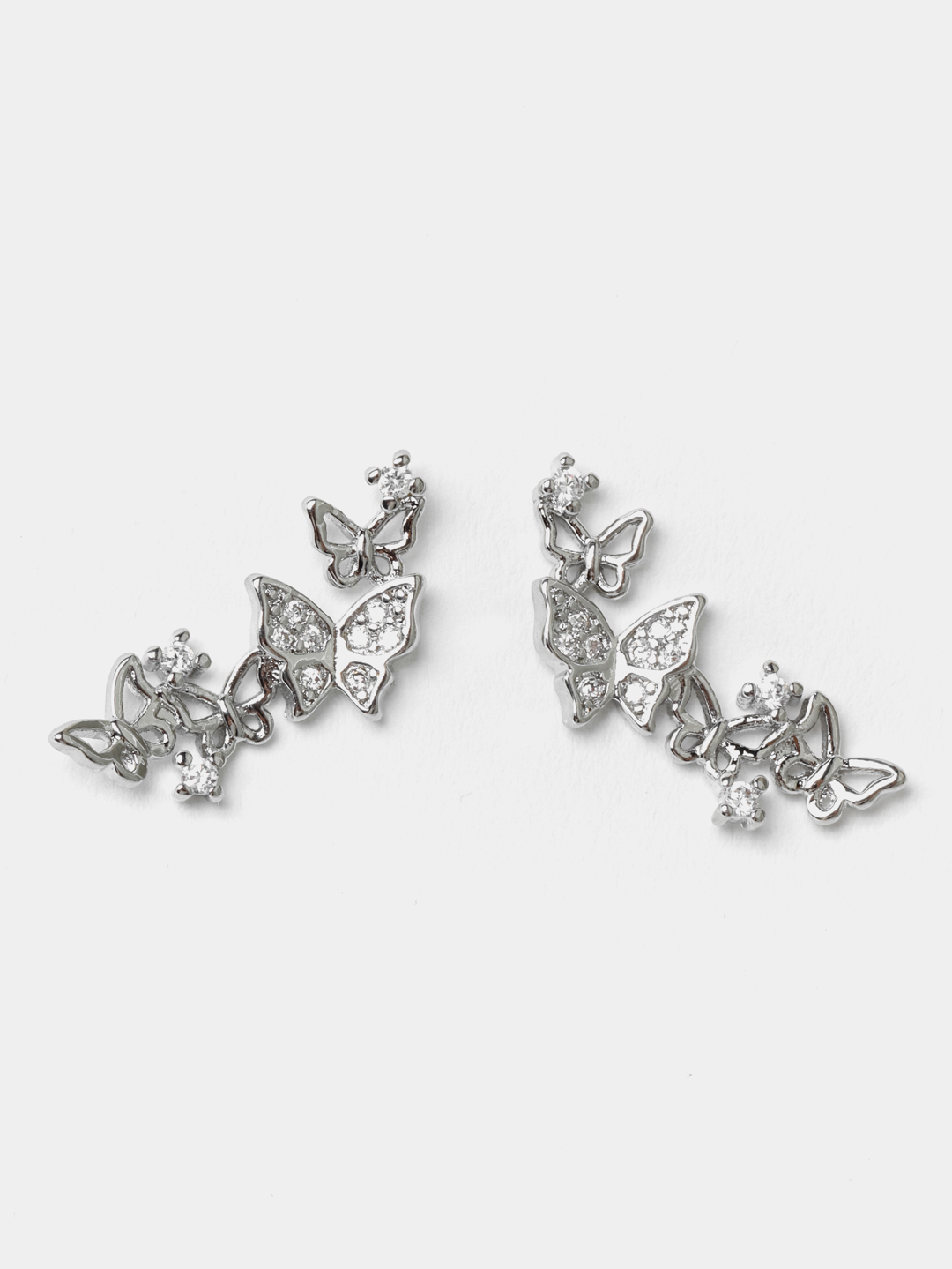 Uzum platformasida Ayollar sirg'alari-kapalaklar, kumush va oltin ...