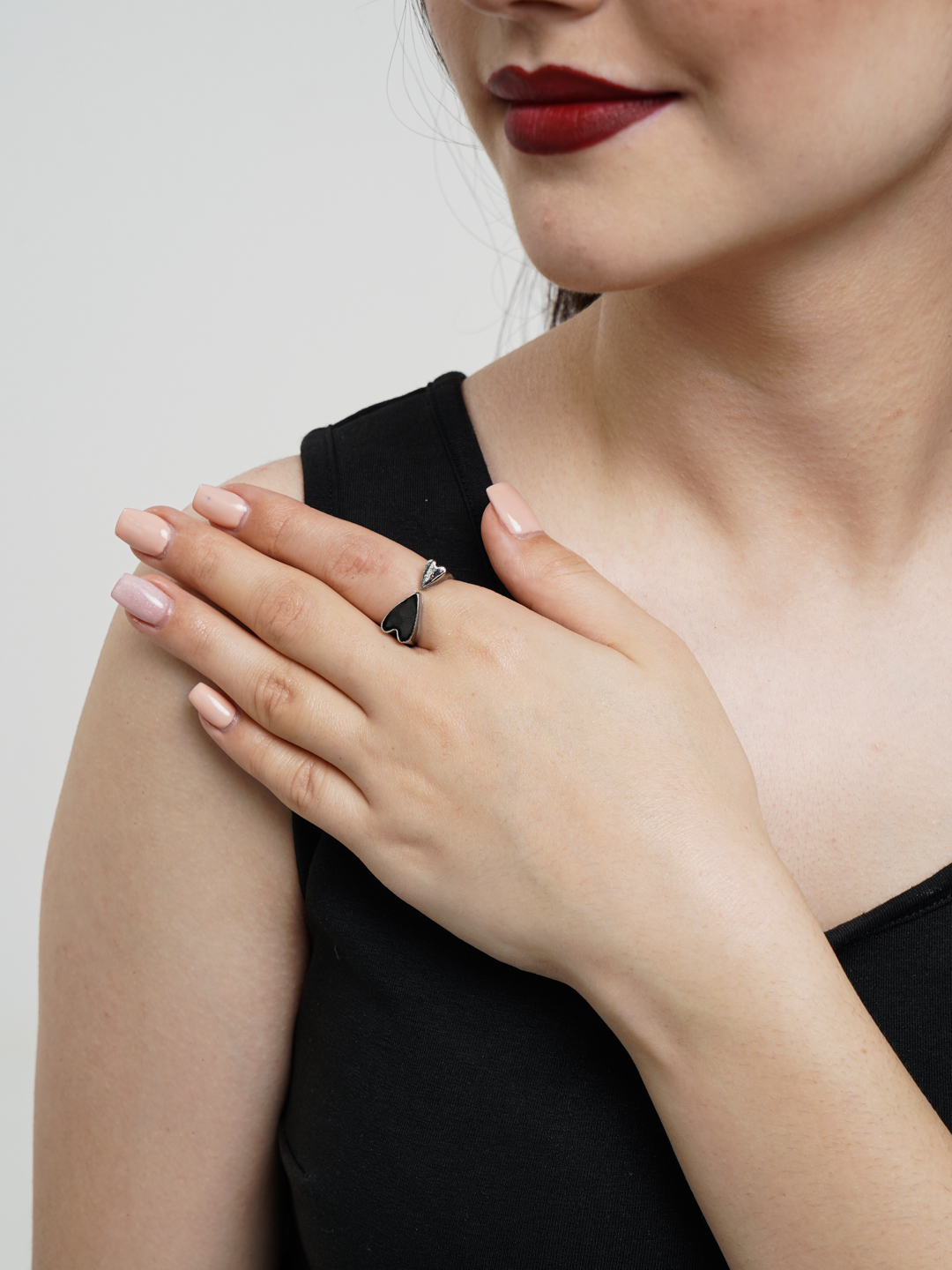 Ayollar uchun uzuklar, yurak shaklidani arzon narxda sotib oling — Uzum ...