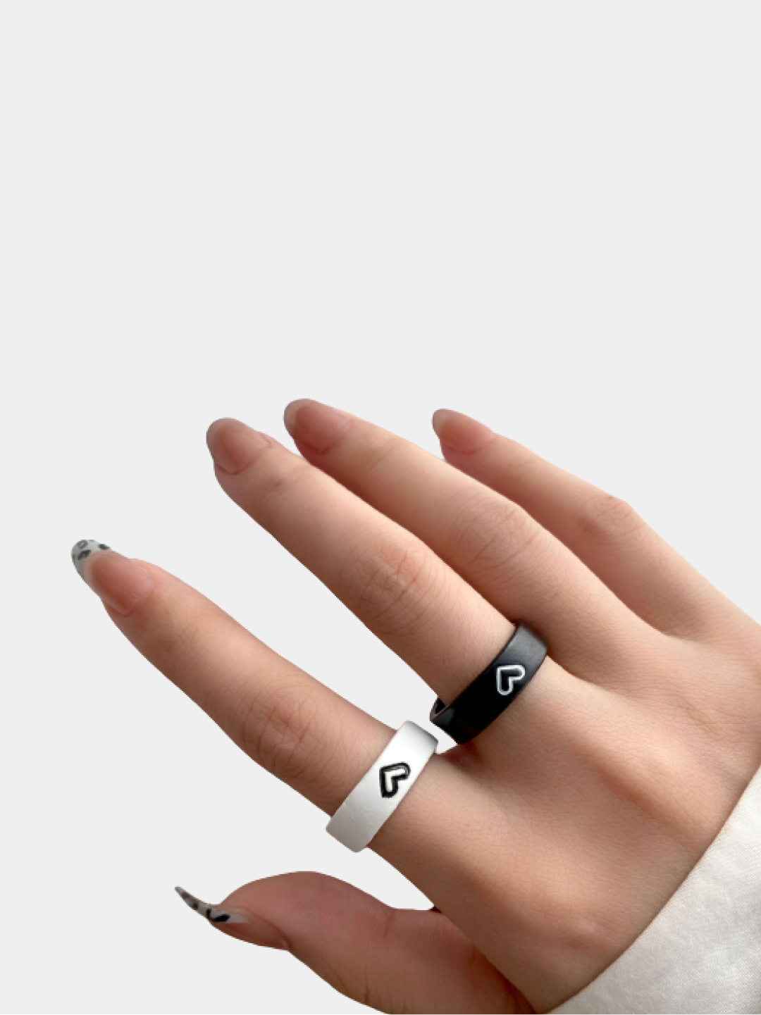 Juftlik uzuklar, 2 donani arzon narxda sotib oling — Uzum