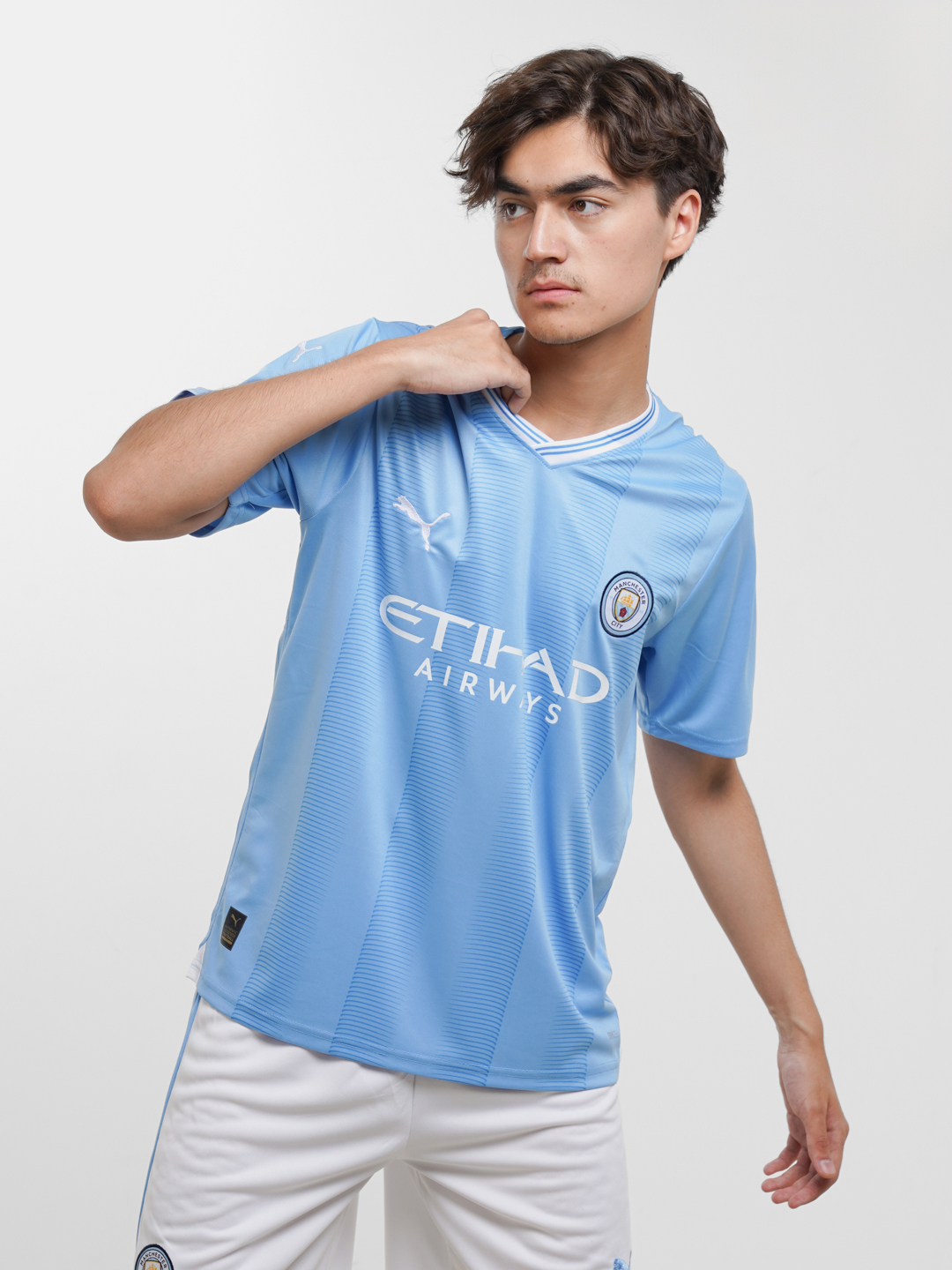 Futbol formasi Manchester City, uy va safar uchrashuvlari uchun 2023 ...