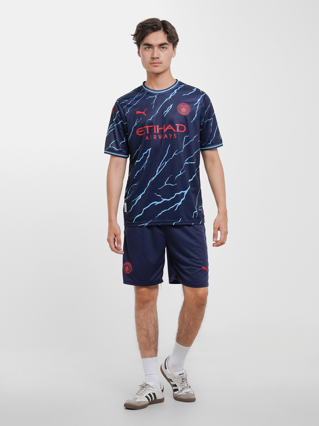 Futbol formasi Manchester City, uy va safar uchrashuvlari uchun 2023 ...