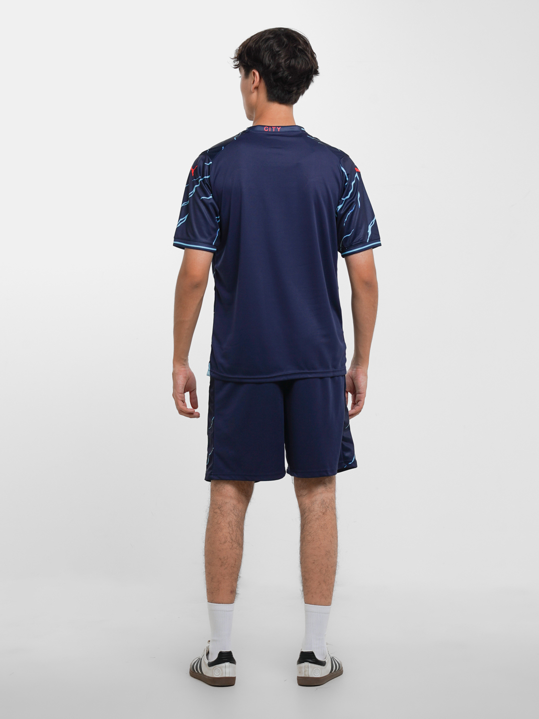 Futbol formasi Manchester City, uy va safar uchrashuvlari uchun 2023 ...