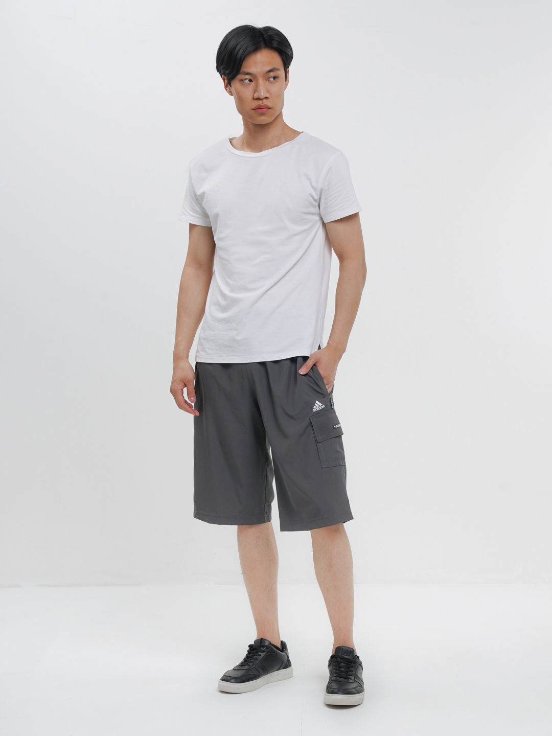 Shortik erkaklar uchun o'rta uzunlikdagi, yon cho'ntakli shortiklar ...