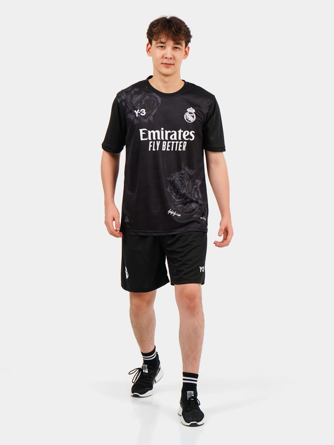 Futbol formalari Real Madrid, uy va safar uchrashuvlari uchun 121000 so ...