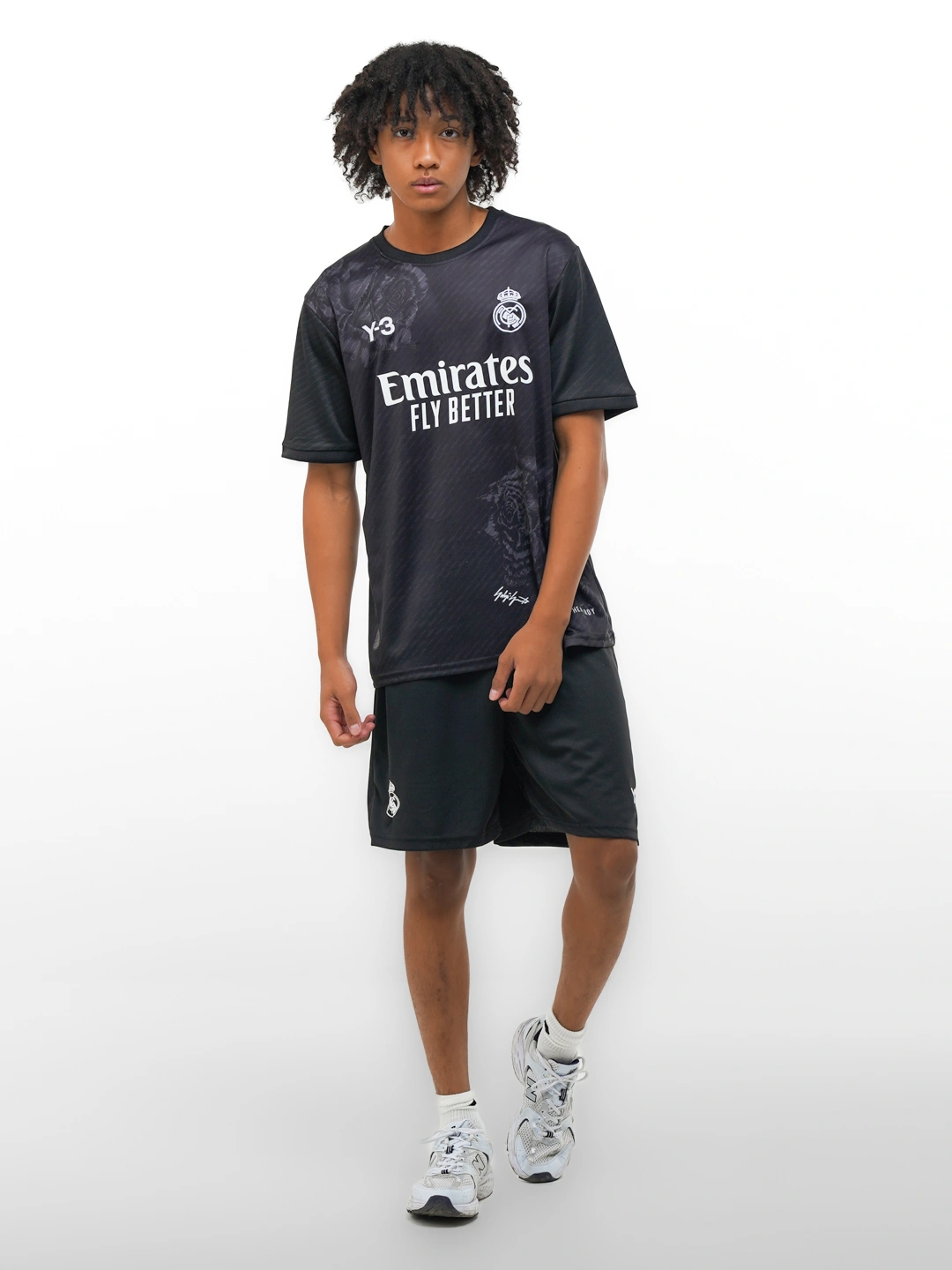 Futbol formalari Real Madrid, uy va safar uchrashuvlari uchun 121000 so ...