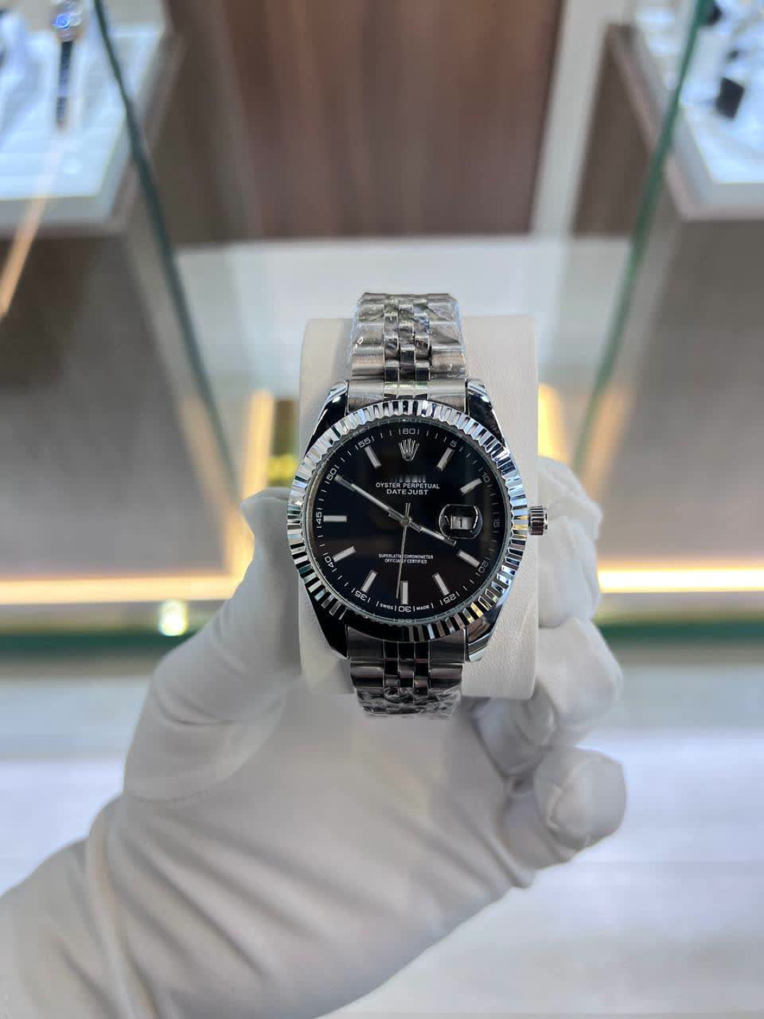 Erkaklar uchun klassik uslubdagi qo'l soatini arzon narxda sotib oling ...