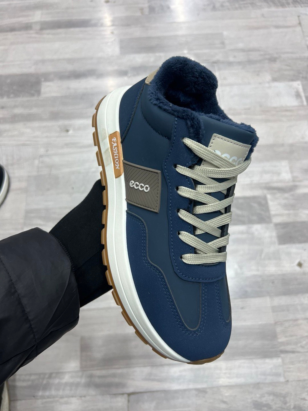 Erkaklar uchun qishgi krasvokalar, 40-44 1 razmer katta oling ...