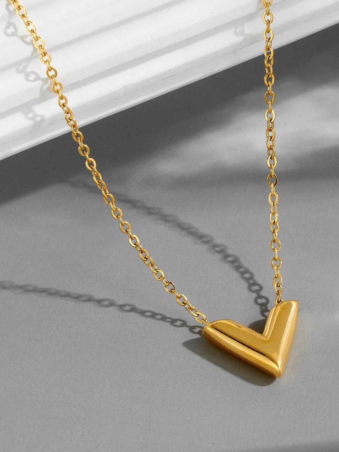 Ayollar uchun bo'yin zanjiri, yurakchali, nafis ishlangan 25000 so'mga ...