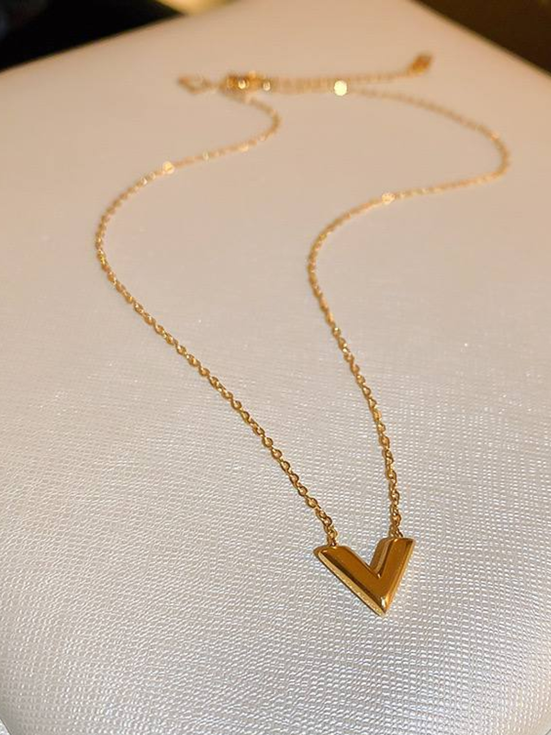 Ayollar uchun bo'yin zanjiri, yurakchali, nafis ishlangan 25000 so'mga ...