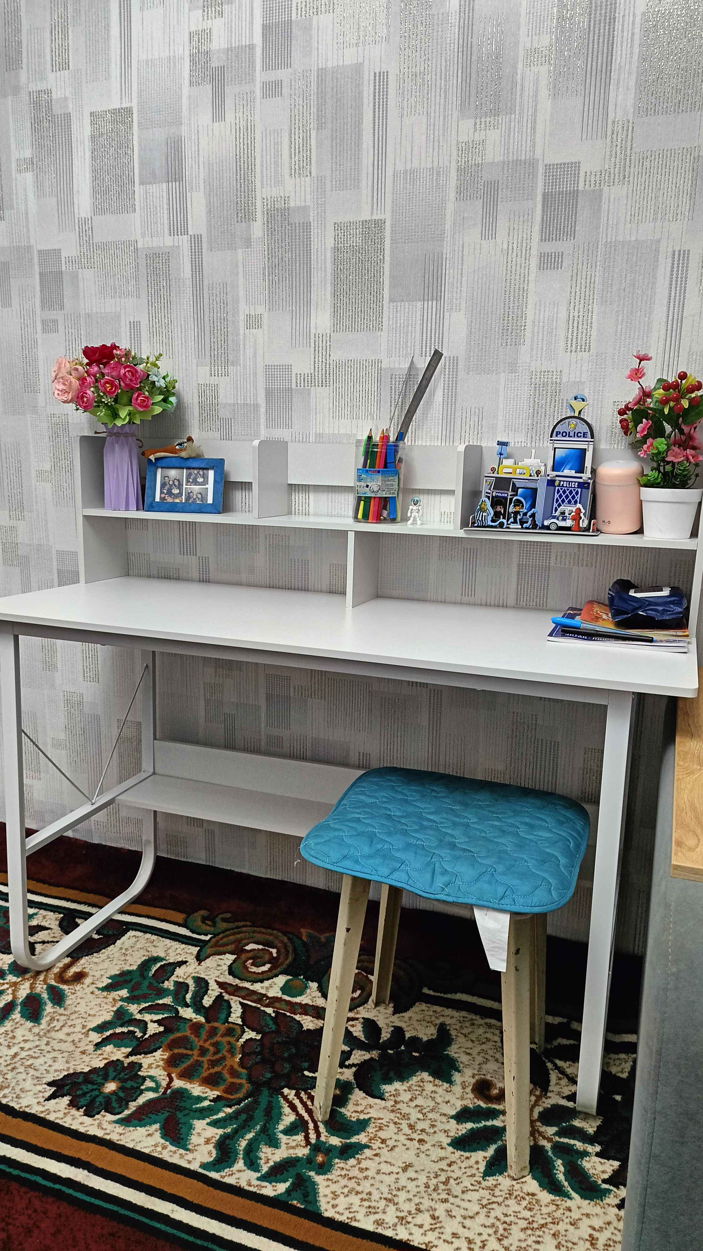 Maktab uchun kompyuter stoli, temirdan, zamonaviy hi-tech uslubida ...