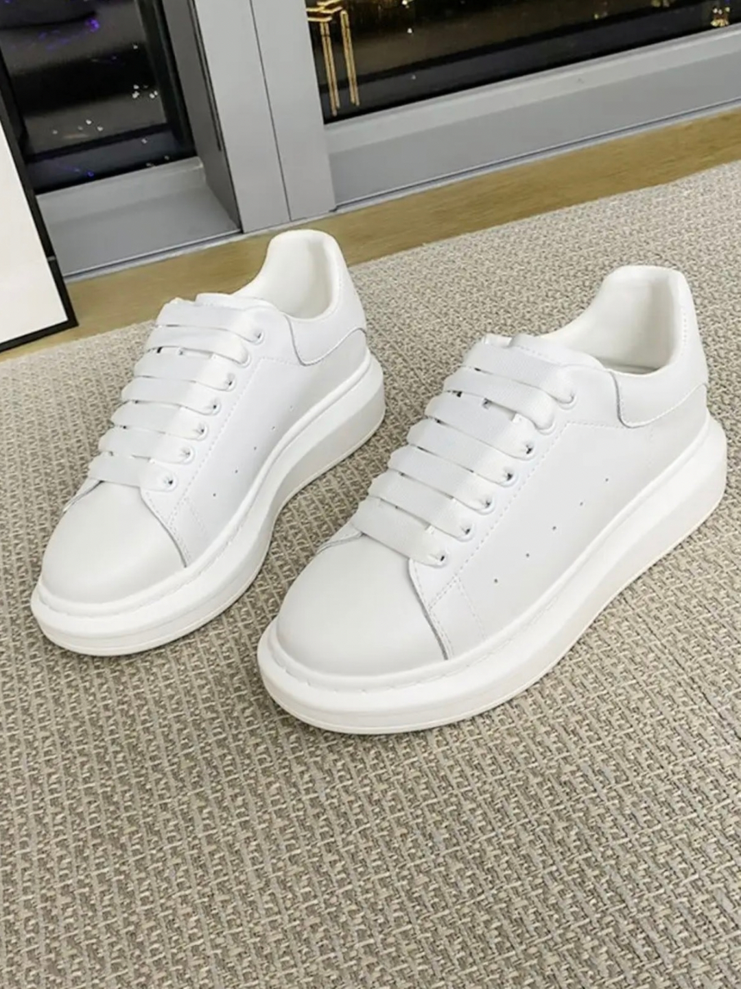 Ayollar va qizlar uchun krossovkalar Alexander Maqueenni arzon narxda ...