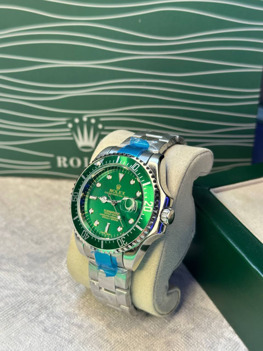 Мужские наручные часы с выразительным дизайном, оснащённые ...