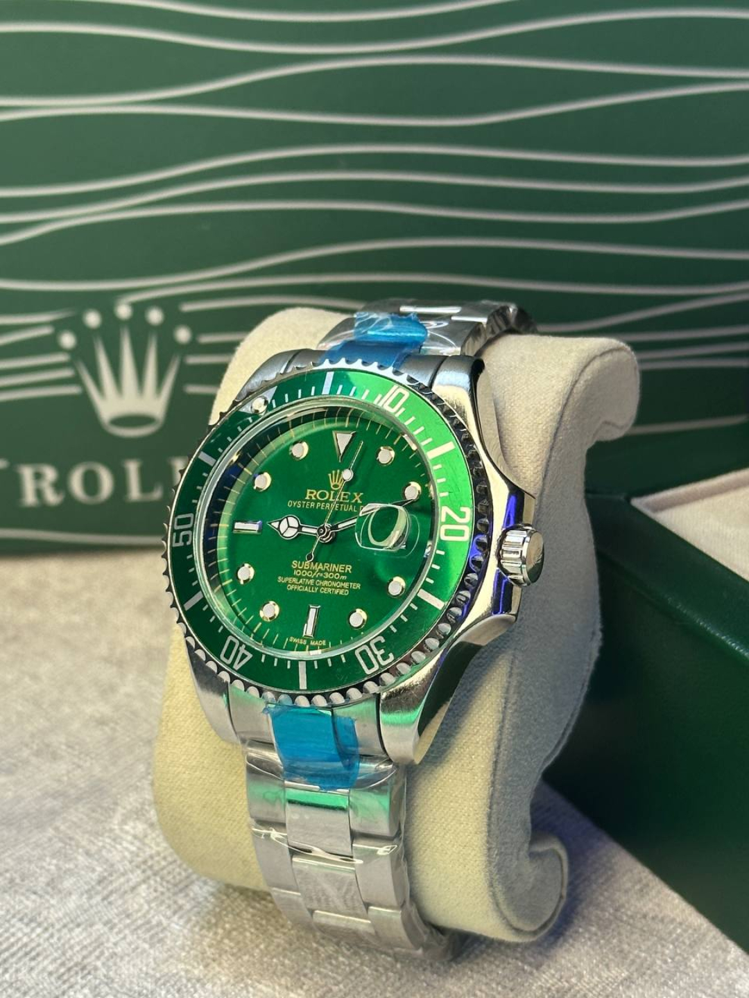 Мужские наручные часы с выразительным дизайном, оснащённые ...