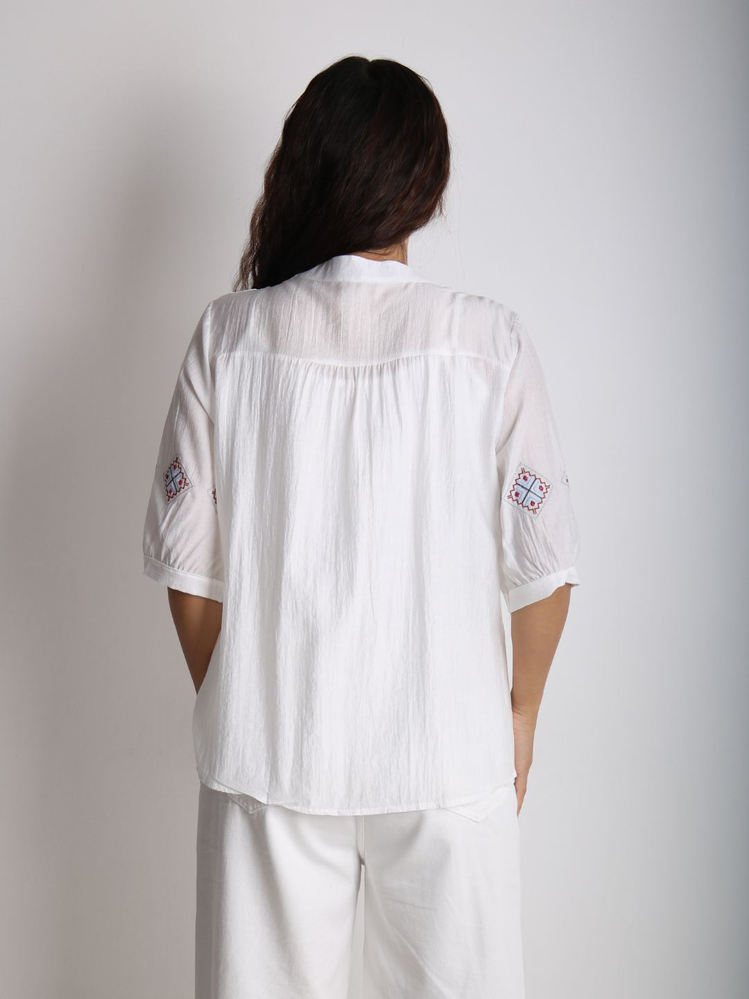 Женская рубашка из хлопка, универсальный размер от Azaly за 135000 сум со скидкой 61%. Uzum Market