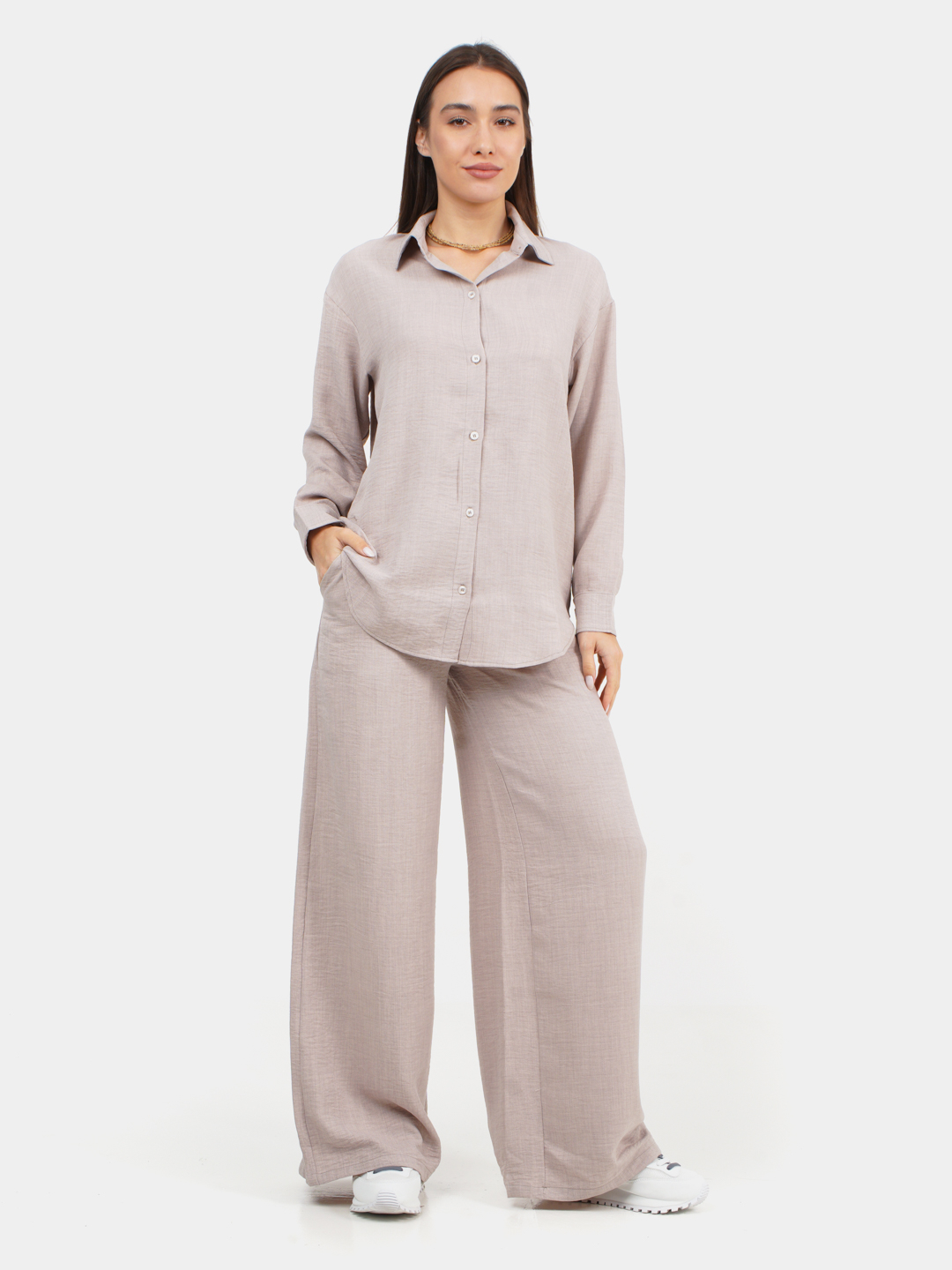 Yozgi, zig‘ir tolali, ko‘ylak va shim bilan ayollar ikki qismli ...