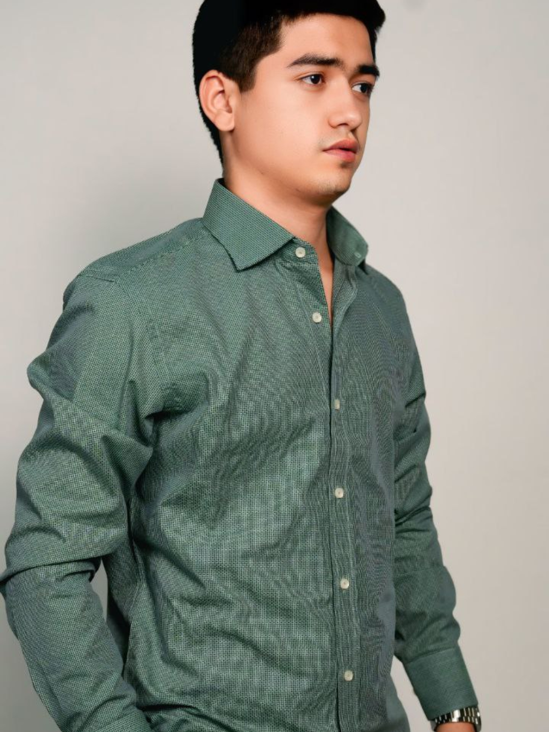 Erkaklar uchun klassik uzun yengli ko‘ylak, yashil rangni arzon narxda ...