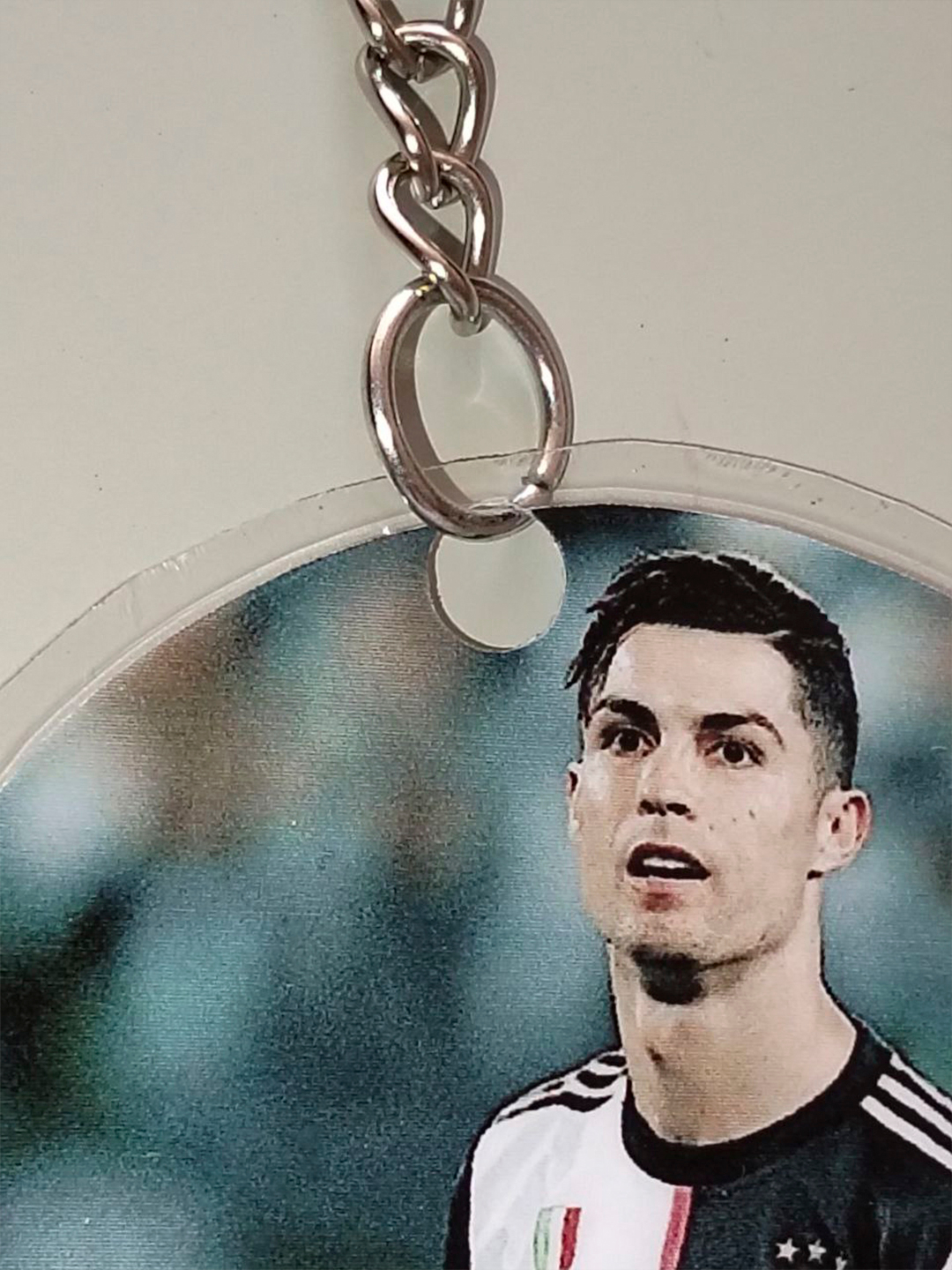 Futbolchilar rasmi tushurilgan brelokni arzon narxda sotib oling — Uzum ...