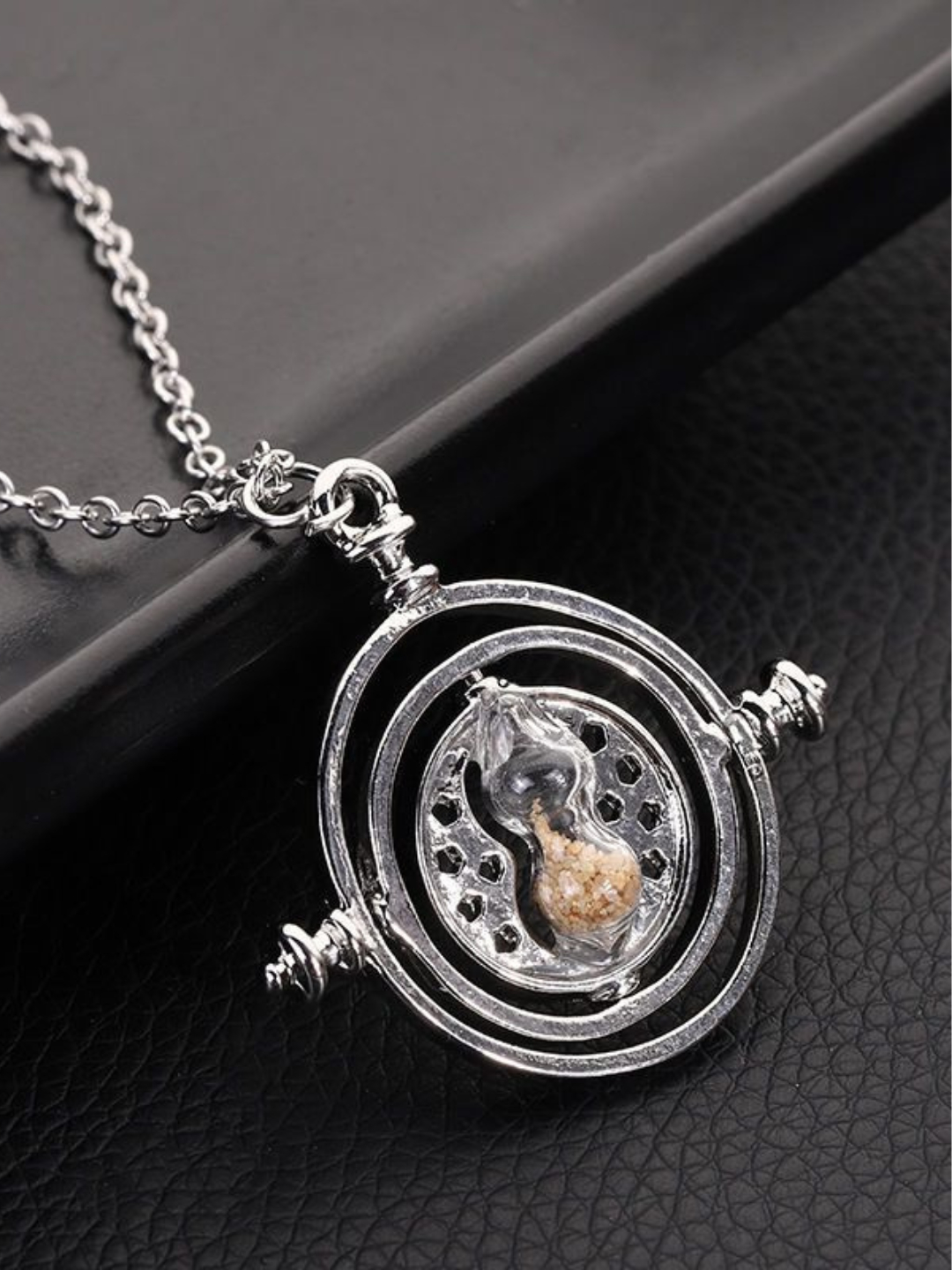 Garri Potterning sehrli dunyosi kuloni 35000 so'mga 22% chegirma bilan ...