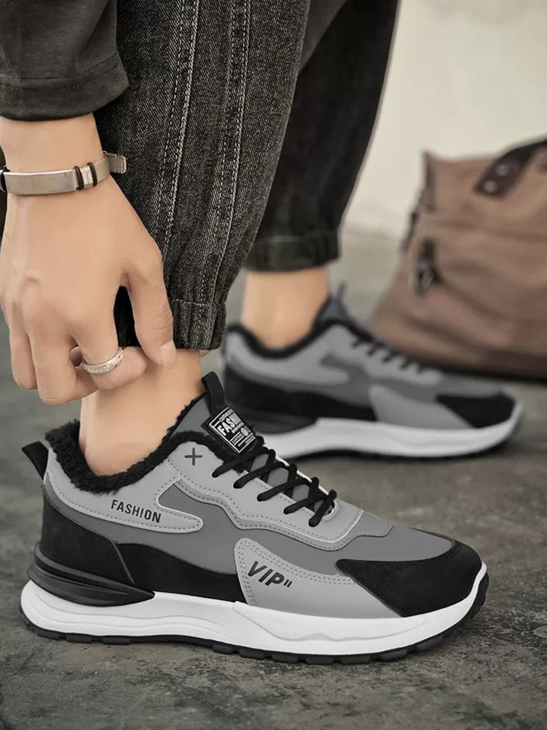 Erkaklar uchun mexli issiq qishki krossovkalar, o'lchami 40-44 bir ...