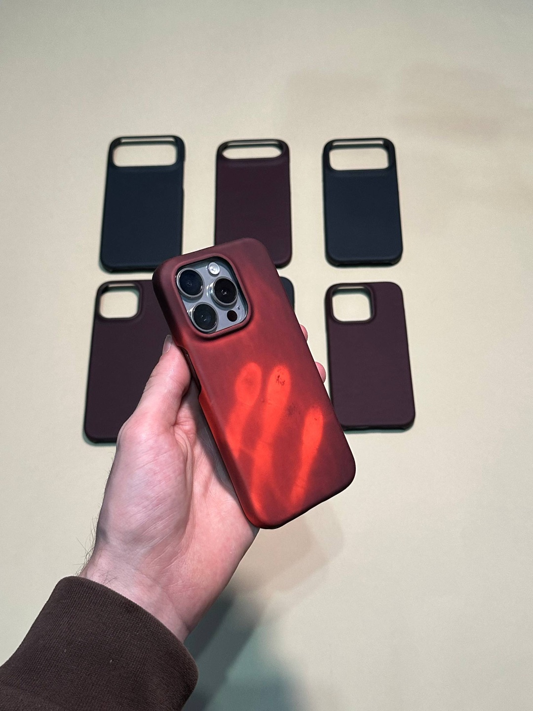 iPhone uchun chexol MagicThermo, qiziganda rangini o‘zgartiradi, 15, 16 ...