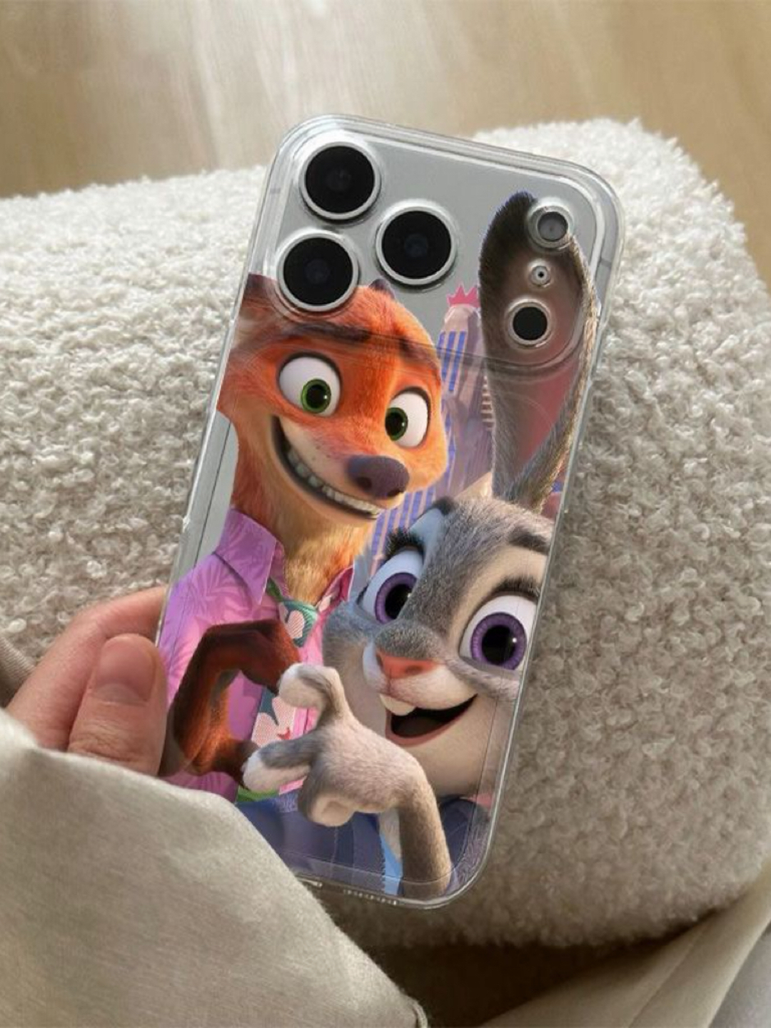 Zveropolis tasvirlangan iPhone chexol XR, XS, 11, 12, 13, 14, 15, 16 ...